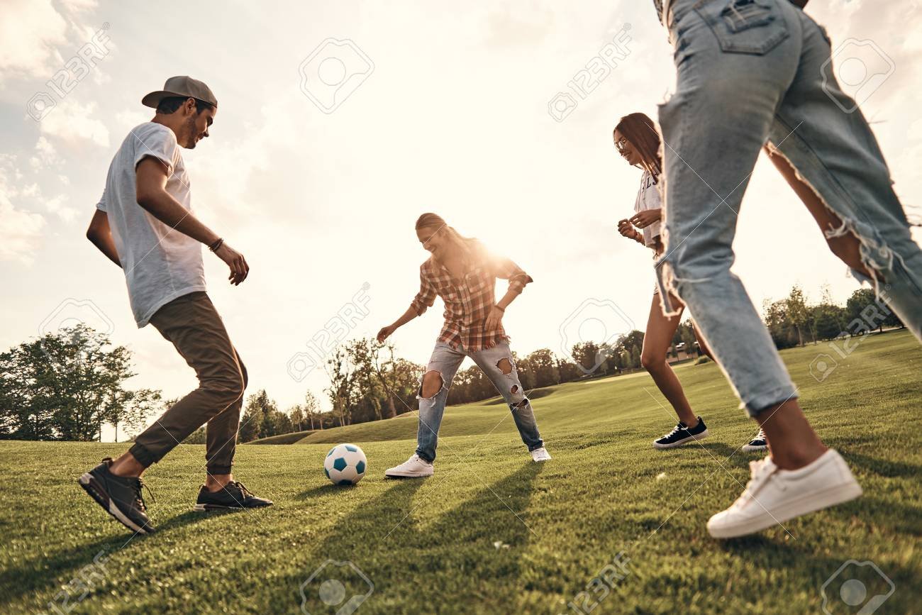 Qual é a melhor bola para jogar na rua com os amigos